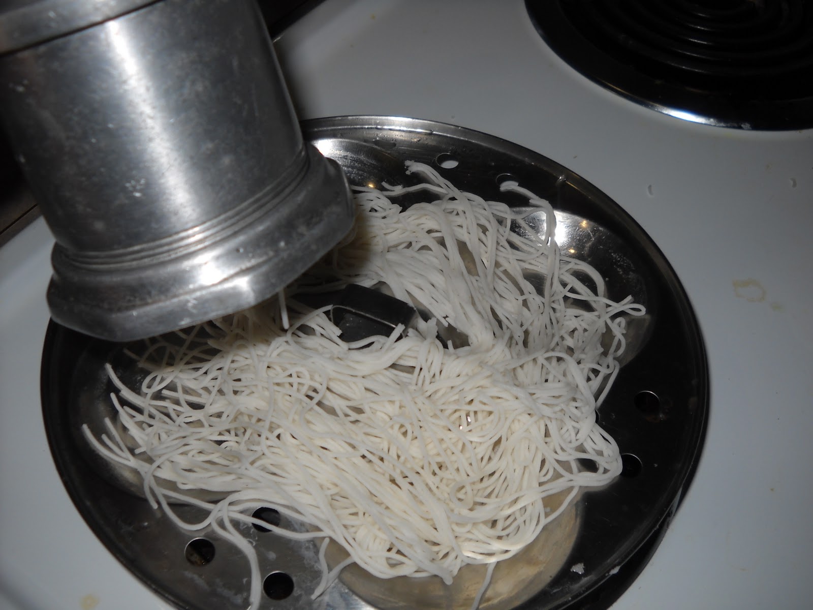 Savitha's Kitchen: Idiyappam - String Hopper - இடியாப்பம் - step by step