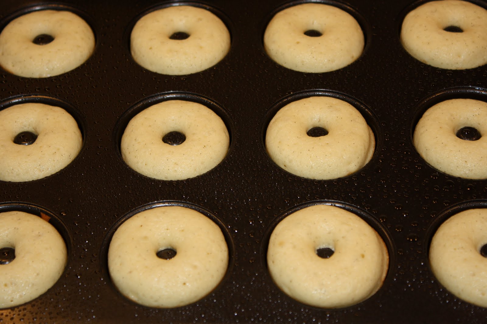 The Bitchin' Kitchin': Vanilla Bean Mini Donuts