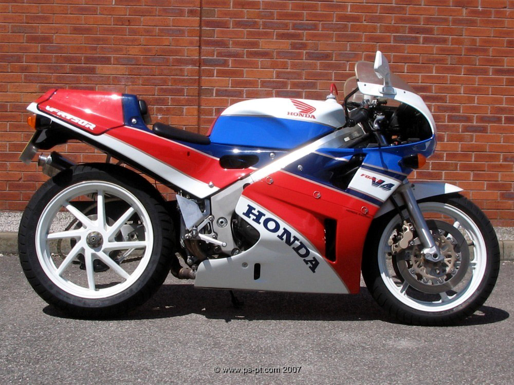 VISUAL GRATIFICATION: Legends: HONDA RC30 - The Making