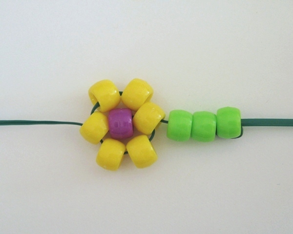 The Paper Pony: How to Bead a Daisy Chain