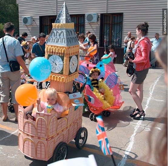 UNIQUE UNUSUAL OR INTERESTING: STROLLER PARADE