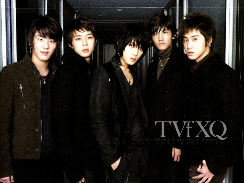 its all about me!!: tvxq-hug :)