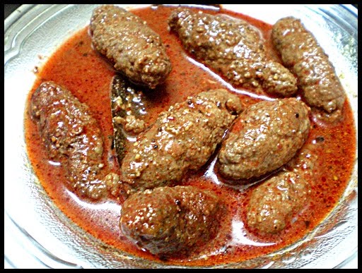 in love with food: KASHMIRI MUTSCH REVISITED ( Meatballs in a Spicy Gravy)
