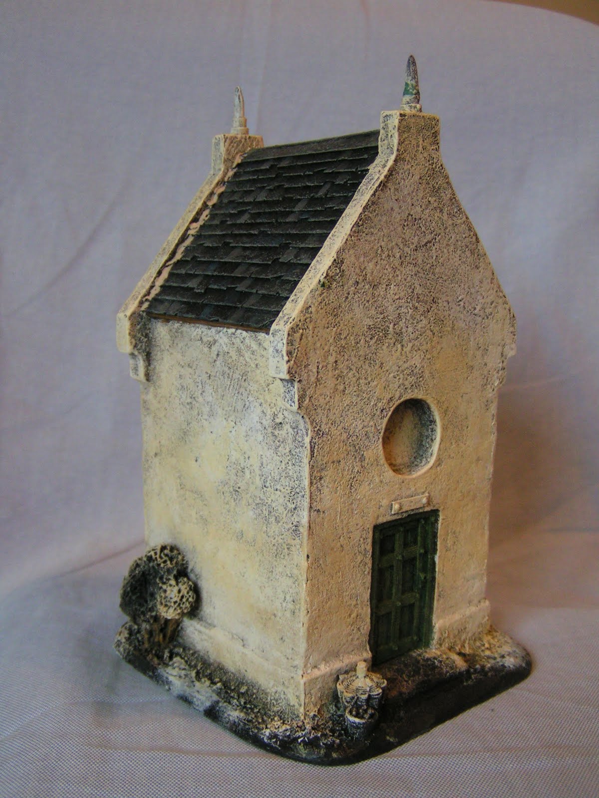 Dampf's modelling page: Road Side Shrine by Grand Manner - part two