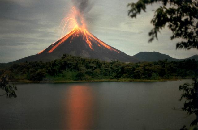 Kariii: "erupciones volcanicas"