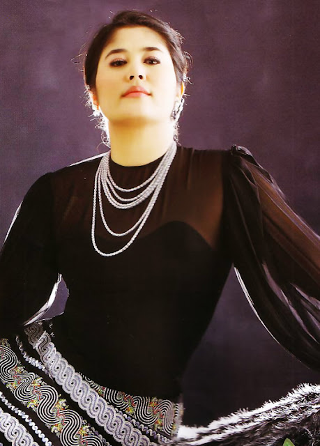 Popular Actress Soe Myat Thuzar With Myanmar Fashion Dress