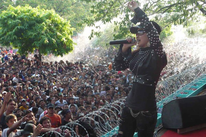 Myanmar Singers Hot Performance At Mandalay Alpine Thingyan Stage ...