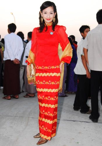 Myanmar Actresses' Fashion at 2007 Myanmar Film Academy Award Ceremony 7