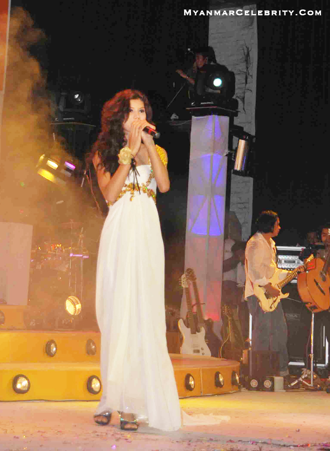 Myanmar Singer, Chan Chan Perform @ 7 Golden Girls Concert | Myanmar ...