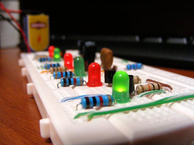 tecno: EL USO DE PLACAS PROTOBOARD PARA ENSAYAR CIRCUITOS