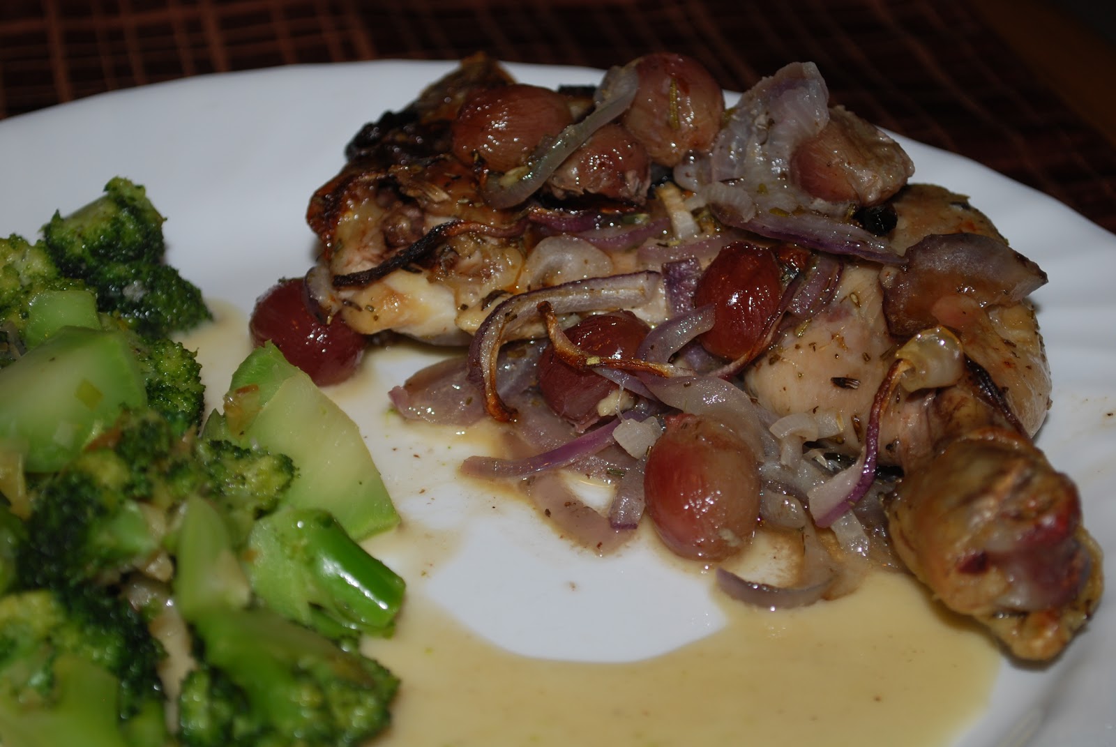 Fil et fouet: Poulet aux raisins frais