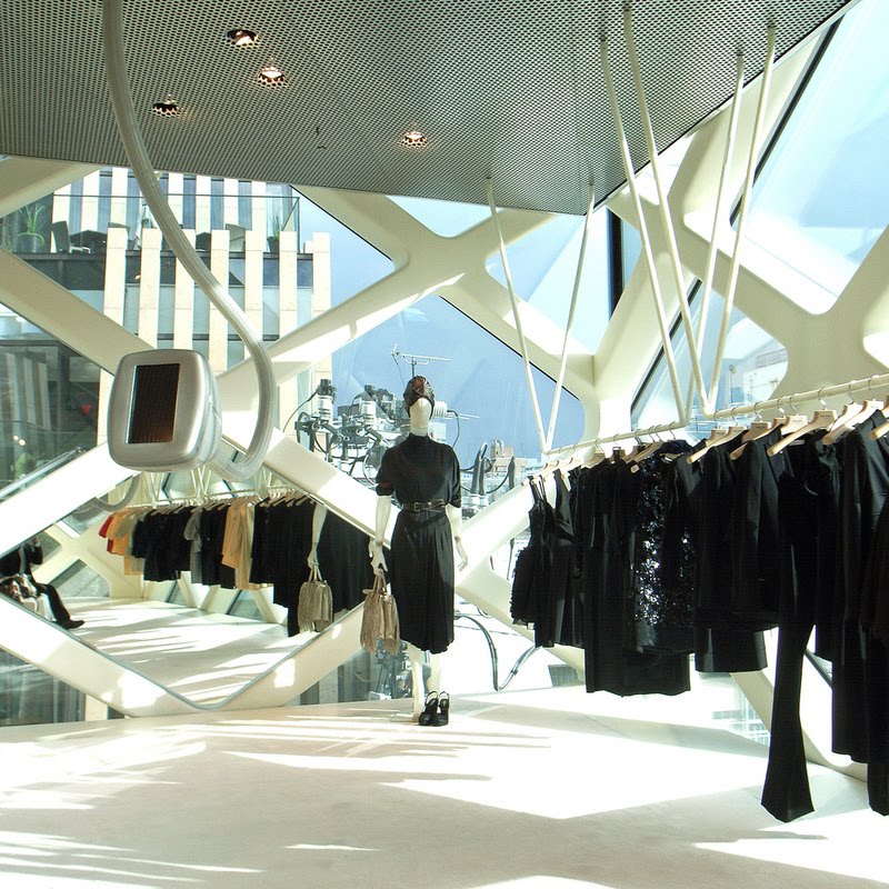 LUXO - SEPHORA BH: PRADA - OMOTESANDO