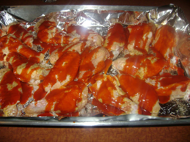 Saucy and Spicy Valentina Chicken Wings - La Cocina de Leslie