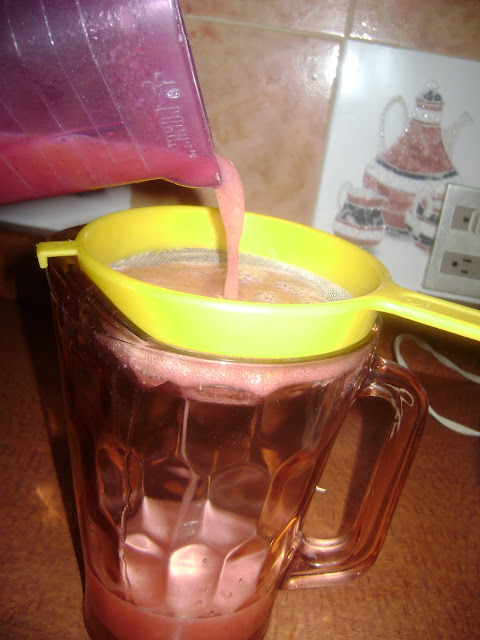 Agua de Fresa Colada {Strawberry Colada} - La Cocina de Leslie