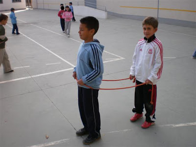 PES CEIP ALCES: JUGAMOS CON LOS SENTIDOS: "BURRITOS GUIADOS con 2ºB"