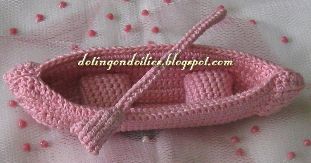 Doting on Doilies: Crocheted Canoe