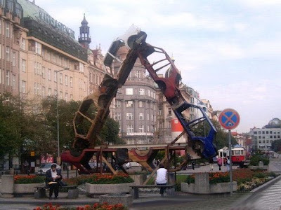 Brunei Delights and Liverpool fan: The Most Impressive Car Monuments ...