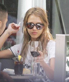 famous people smoking cigarettes: Jessica Alba