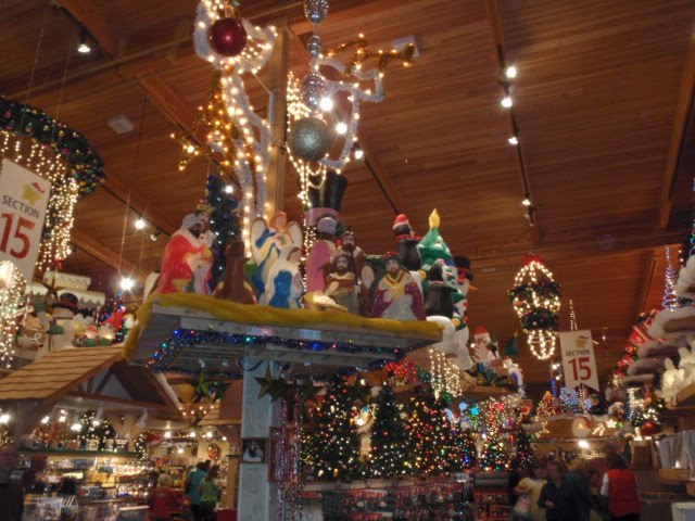 Pulchritude....: Bronner's christmas shop Frankenmuth, Michigan