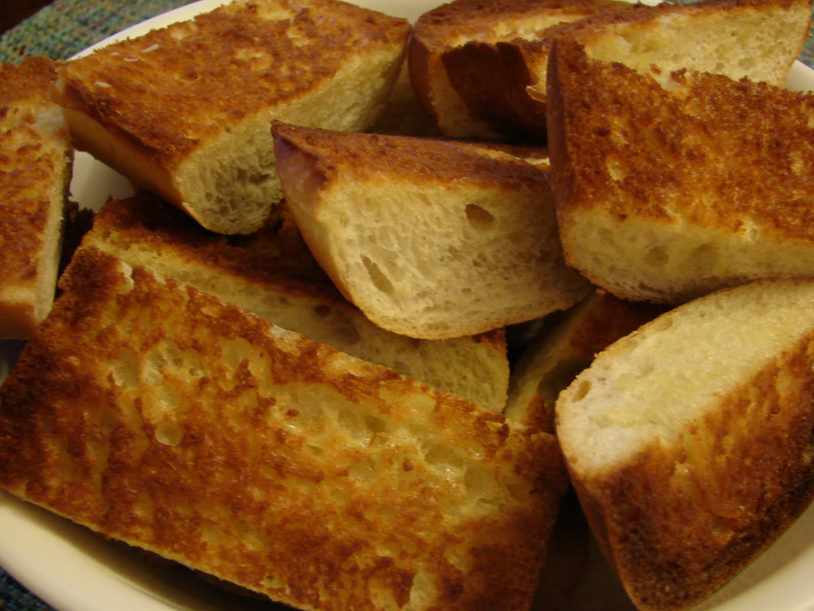 A Bear in the Kitchen: Crispy Butter Bread
