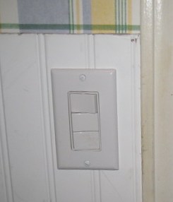 5 Acres & A Dream: Progress On The Bathroom: Wainscoting