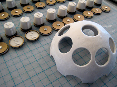 boiteaoutils: # Braille Education Ball by Danielle Pecora