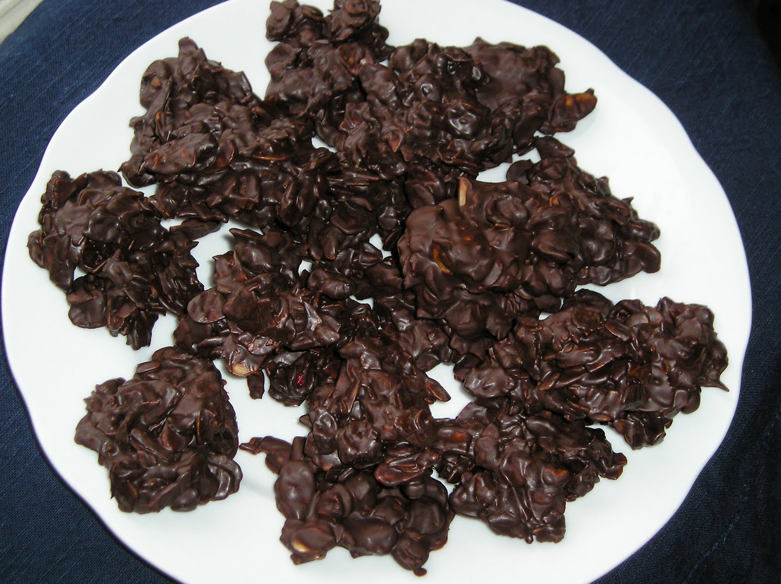 Cranberry Almond Chocolate Clusters ~ Edesia's Notebook