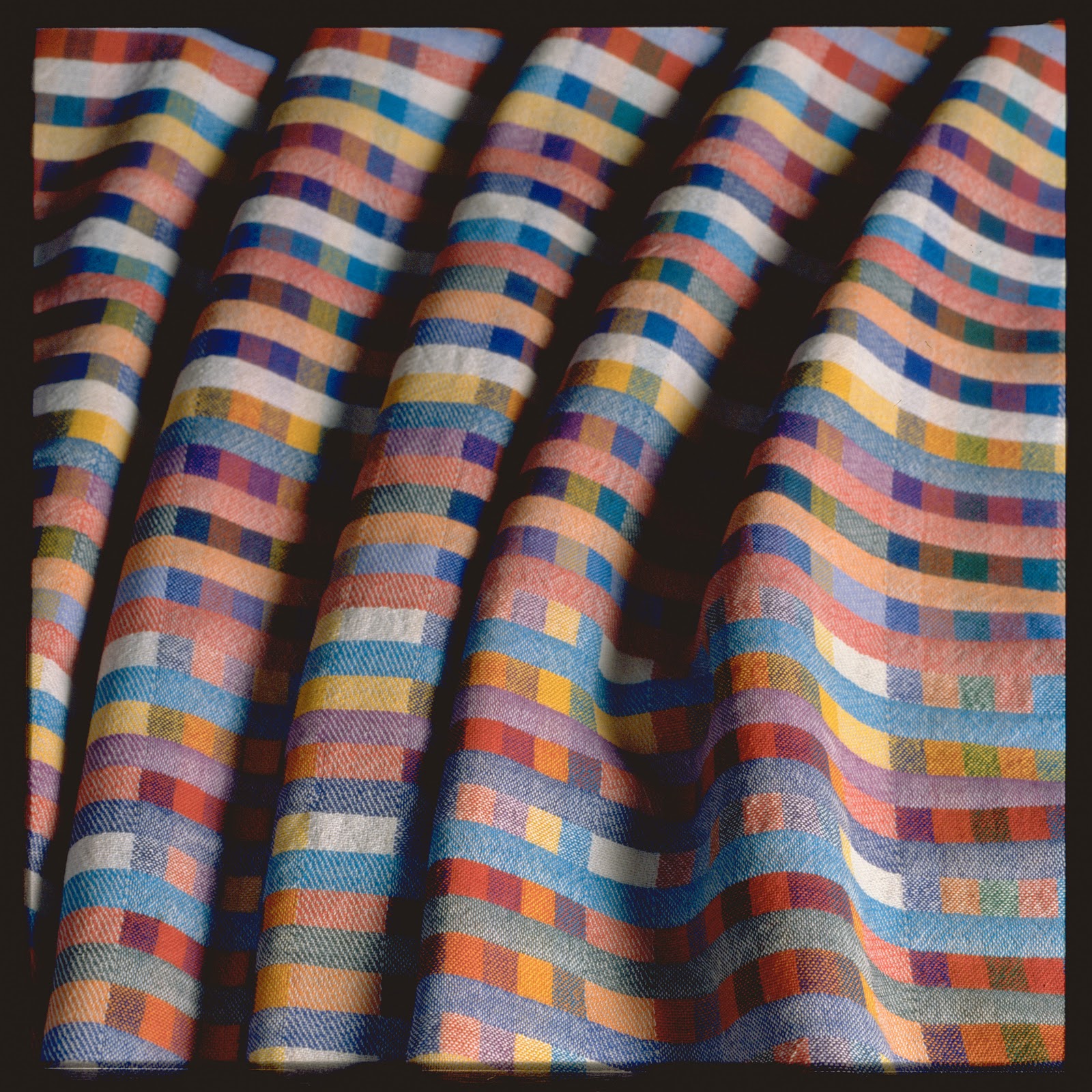A Textile a Day: Liz Williamson, 2324 Plus Colour, 1986