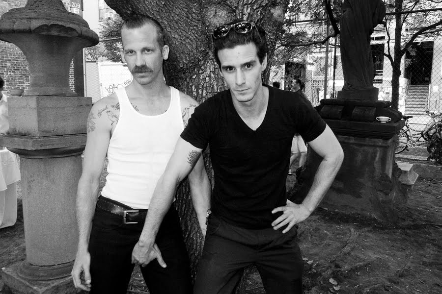 Bro Hug: Une discussion avec Jason Dill En ce qui concerne une photo de ...