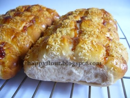 Happy Flour: Strawberry Jam Bread