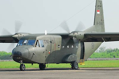 DEFENSE STUDIES: PT DI Serahkan Satu Pesawat NC-212 ke TNI AD