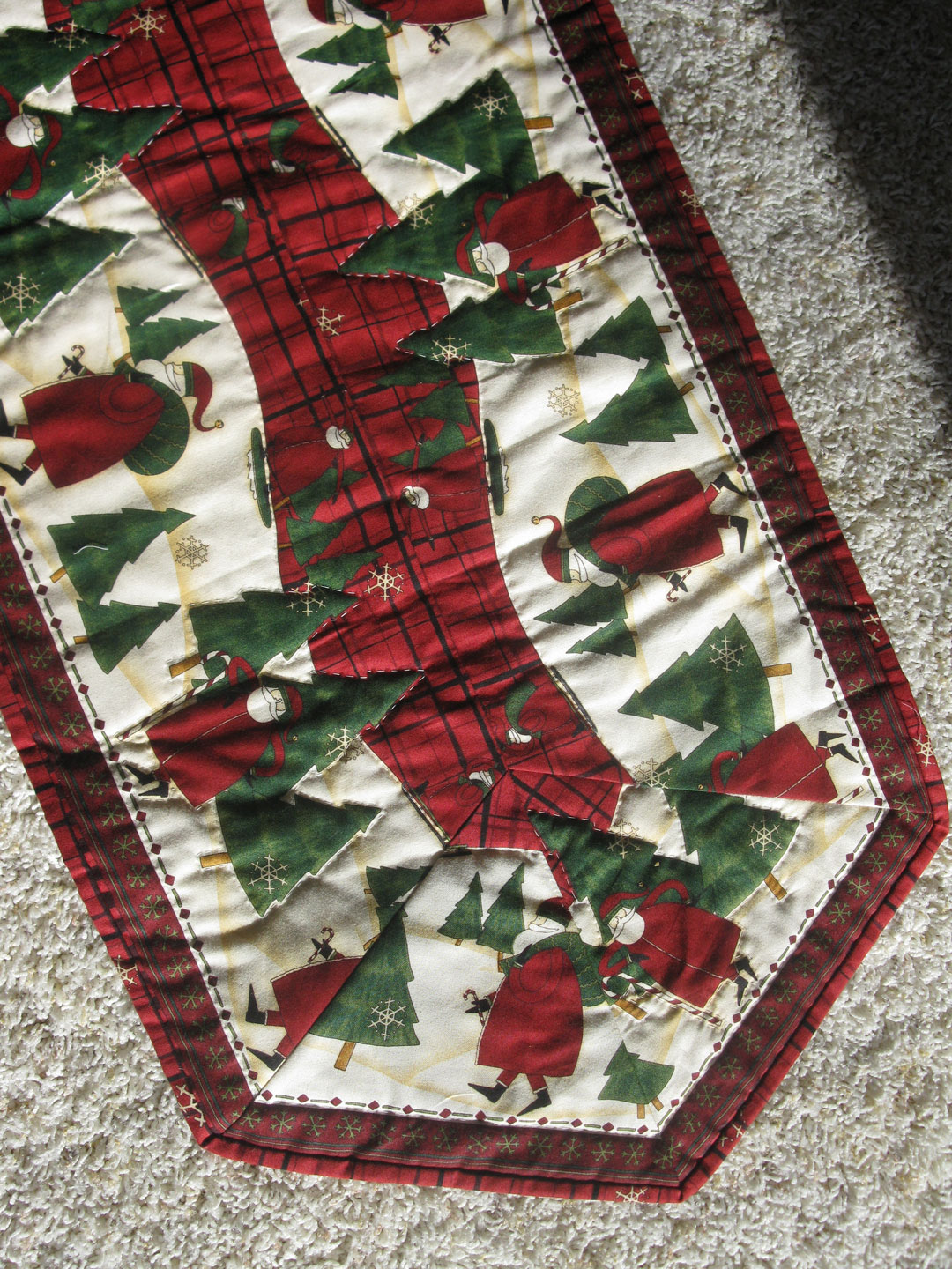 My Sewing Room: Santa table runner