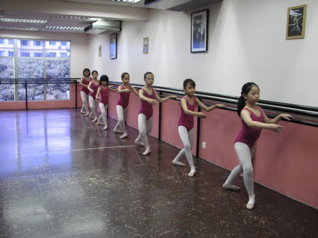 Live Life In The Sparkle Lane: Ballet @Renaissance