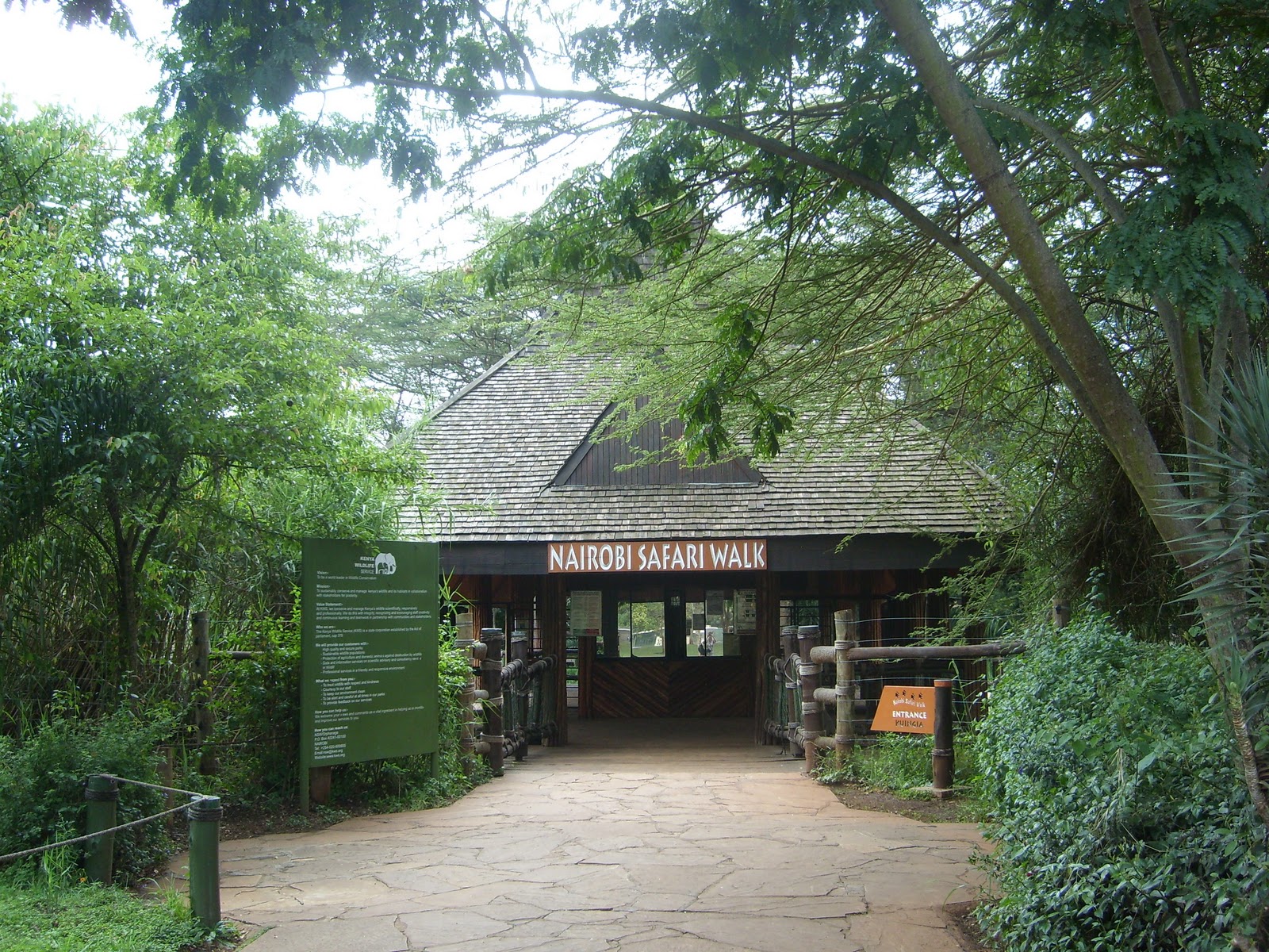 Greers in Kenya: Nairobi Safari Walk - Two trips on 8 and 26 December 2010