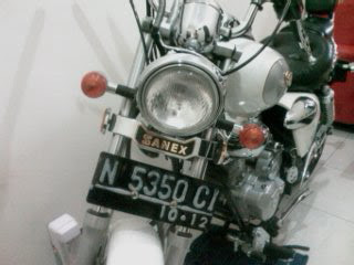 TEMPAT UNIK 2: Motor Sanex Tahun 2006 Putih Model Harley Mulus