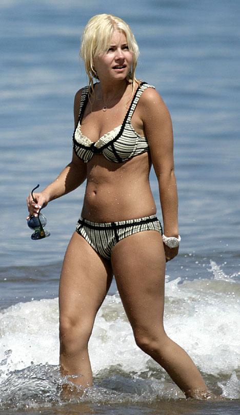 Starlet Elisha Cuthbert Hit The Beach Celebs Planet