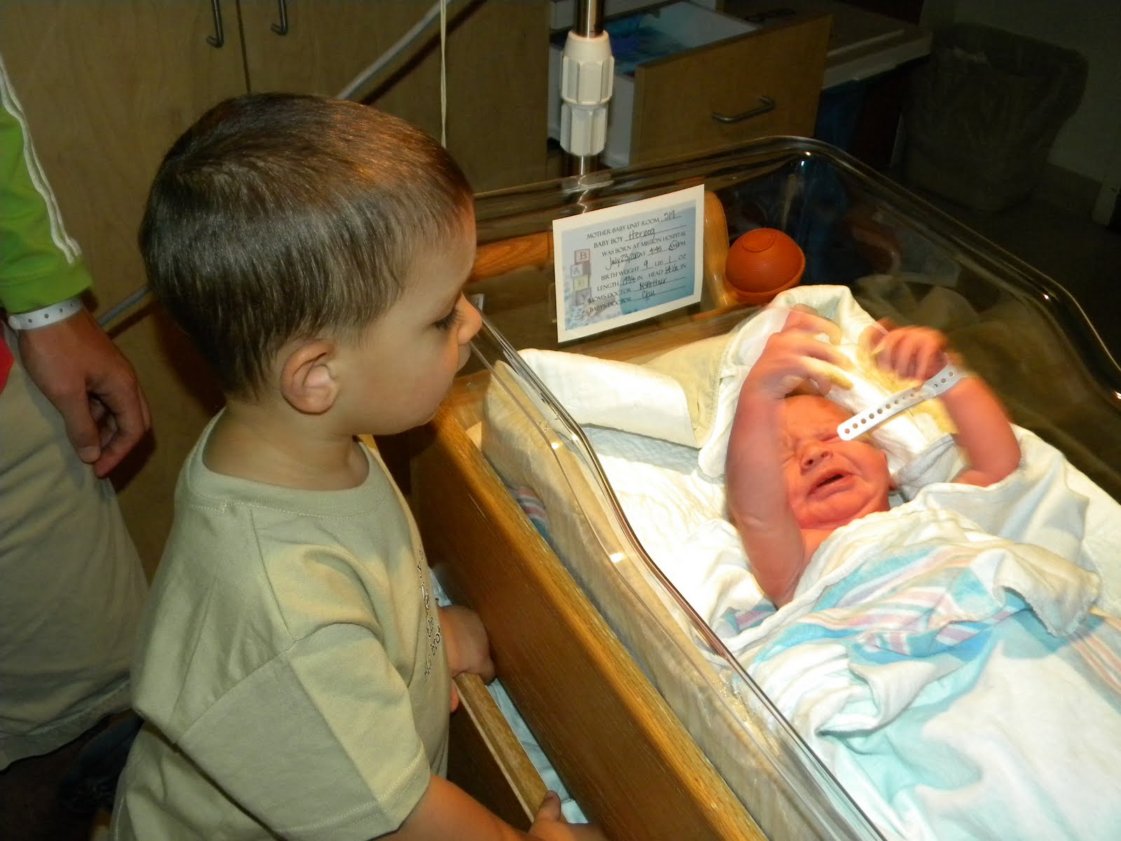 Ezekiel James Herzog: The new baby popped right out!