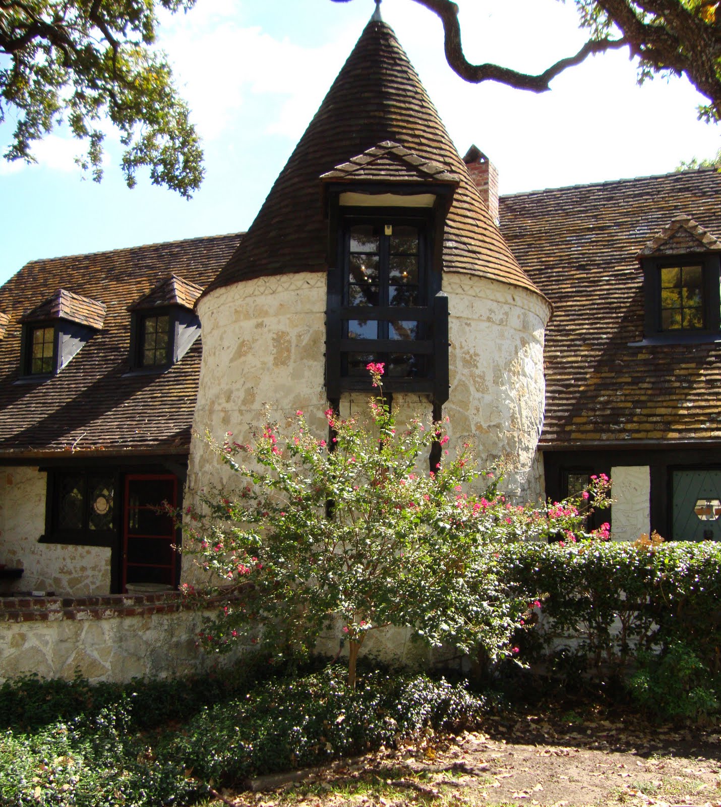 ~ Charles Dilbeck Designed Home in Sherman, TX. ~ | Lady Butterbug