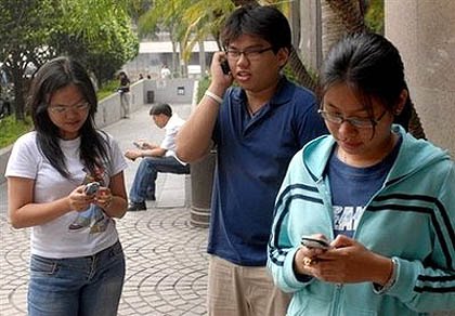 Philippines still SMS / Texting Capital of the World - GameOPS ...