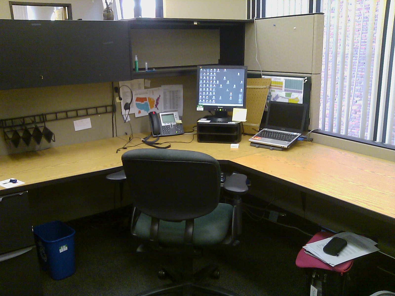 Look Out Spokane!: The cleanest desk ever!!!