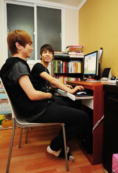 " AIDEN LEE ": INSIDE KOREAN BOYBAND IDOL'S DORM!!~ prt.1 *SHINee*
