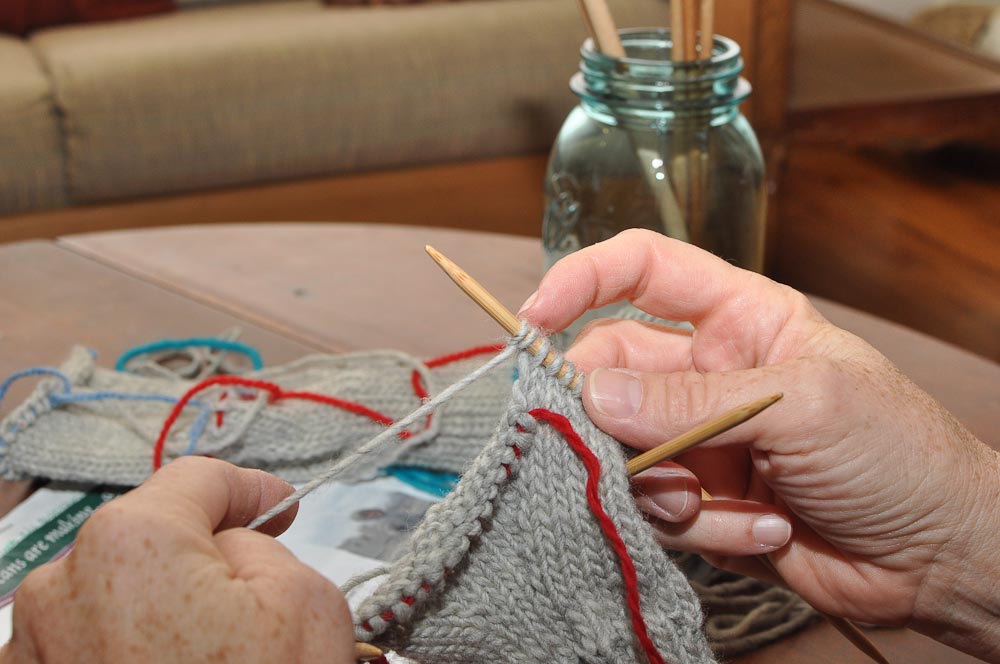 Two Left Feet: how to knit a mitten, part 2: beginning of hand and ...