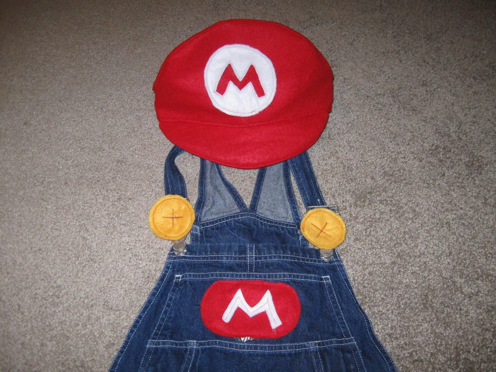 Mama Lusco Handmade: Mario Costume DONE