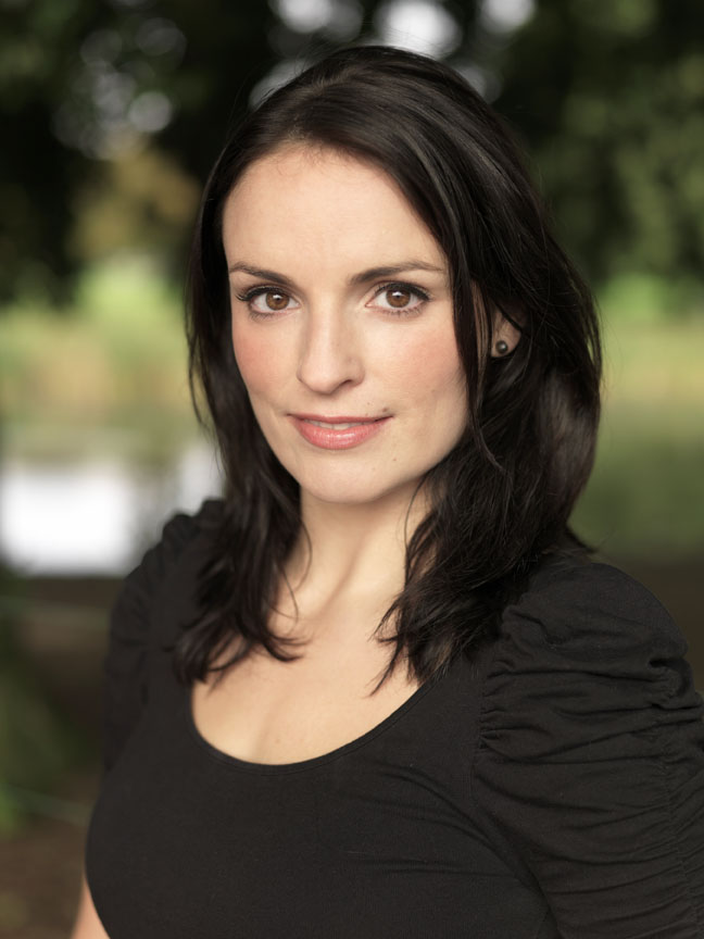 Emily Quinn: Actor's Headshots: Beginning Monday 13th December 2010