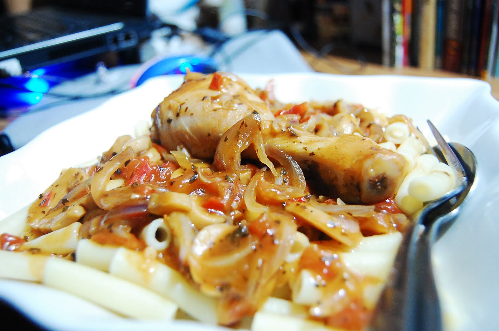 Sexy Nomnom: Macaroni in RAM Spaghetti Sauce with Mushrooms, Onions ...