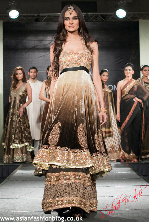 The HSY Ladieswear collection at the 2010 Pakistan Fashion Extravaganza ...