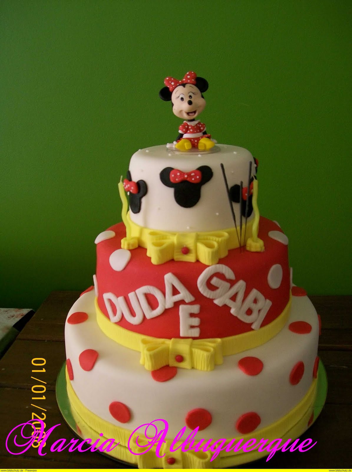 Marcia Albuquerque kids: Bolo Minie para gemeas