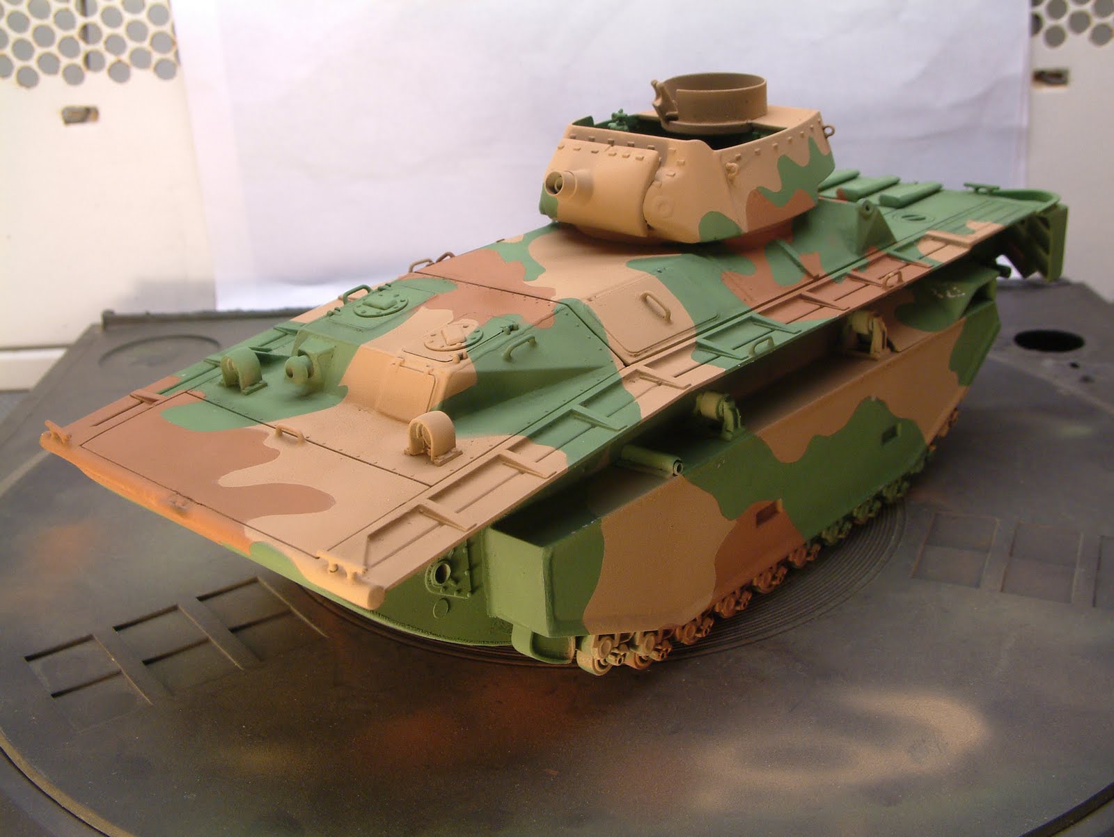 Maxmodifica: LVT(A)4 Italeri 1/35 anfibio