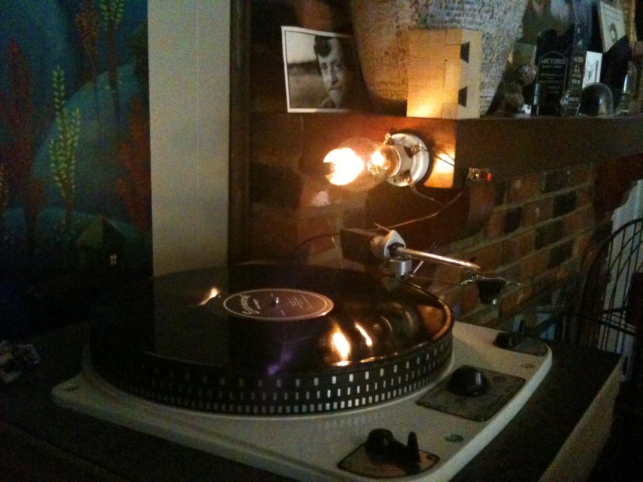 hifi heroin: Turntable Lamp...
