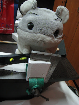 Jus.a.mouse: Rectilinear Volumes And Curvilinear Volumes